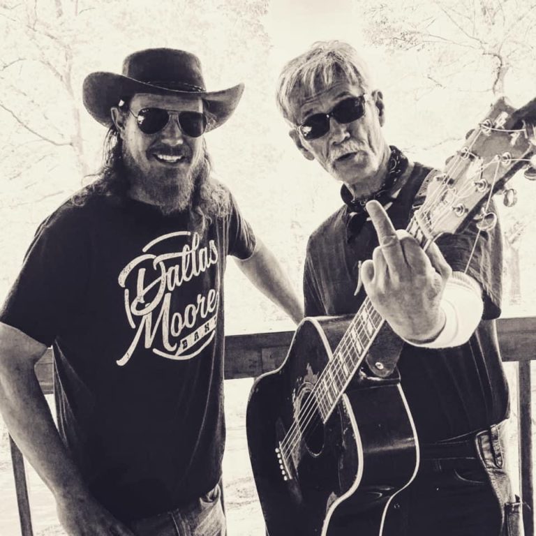 Outlaw Country – KUHS 102.5 FM Hot Springs, Arkansas